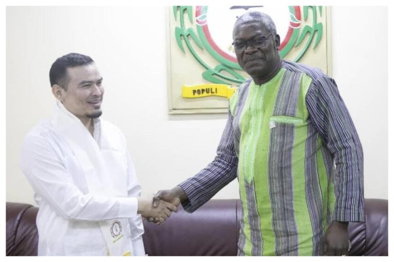 Luis Andino busca establecer cooperación universitaria con Burkina Faso ...