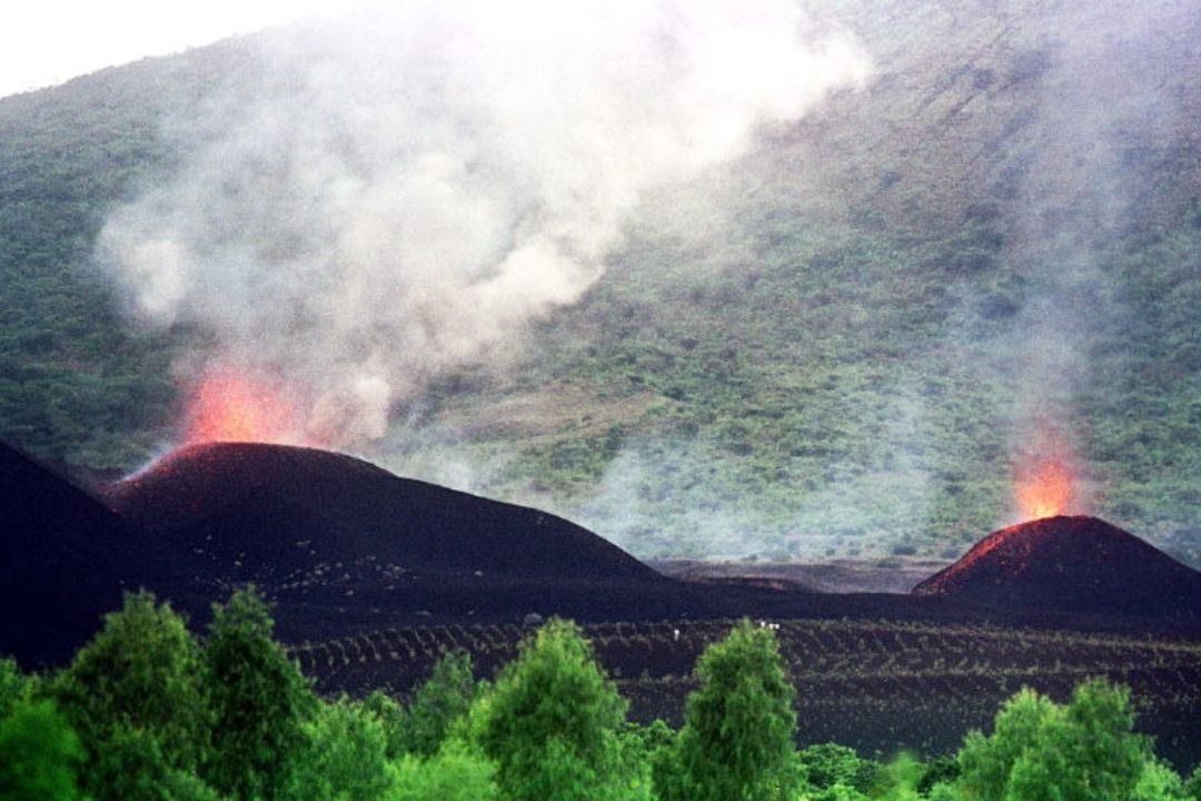 Entre poderosos retumbos. Así nació el Cerro Negro, el volcán más joven ...