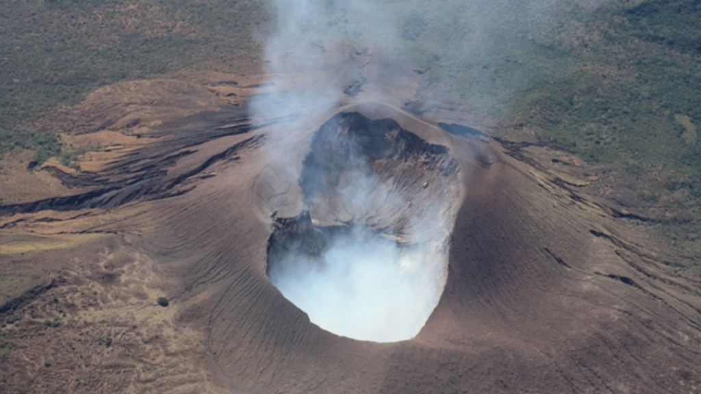 Descartan riesgo de erupción mayor en el volcán Telica