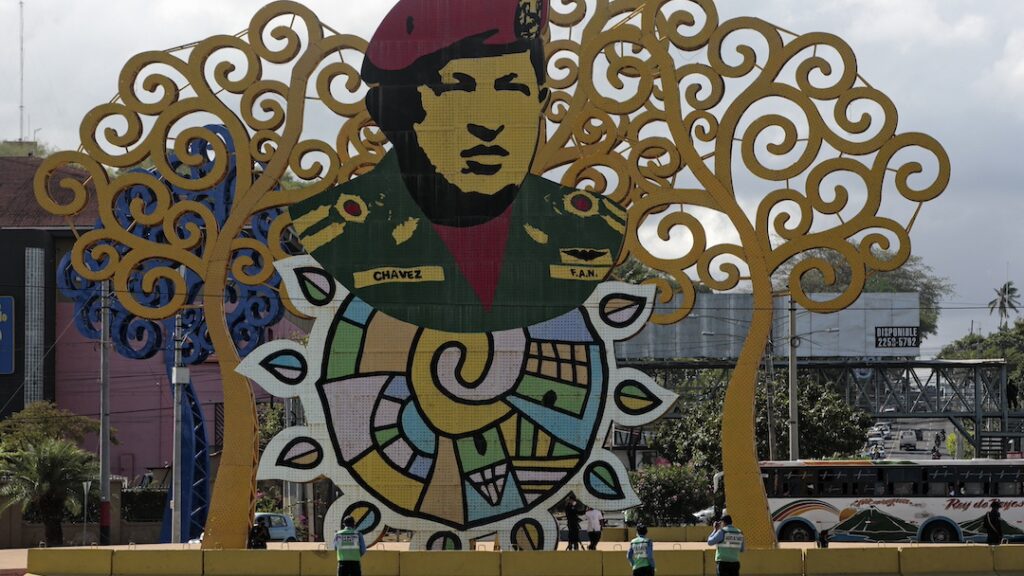 Diputados sandinistas oficializan la bandera del FSLN como símbolo patrio