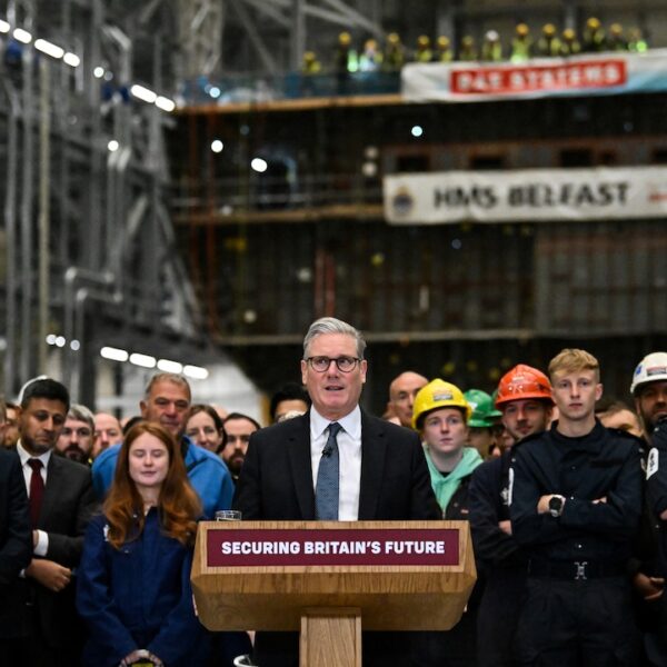 Diputados sandinistas oficializan la bandera del FSLN como símbolo patrio
