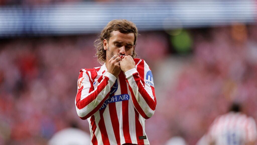 Diputados sandinistas oficializan la bandera del FSLN como símbolo patrio