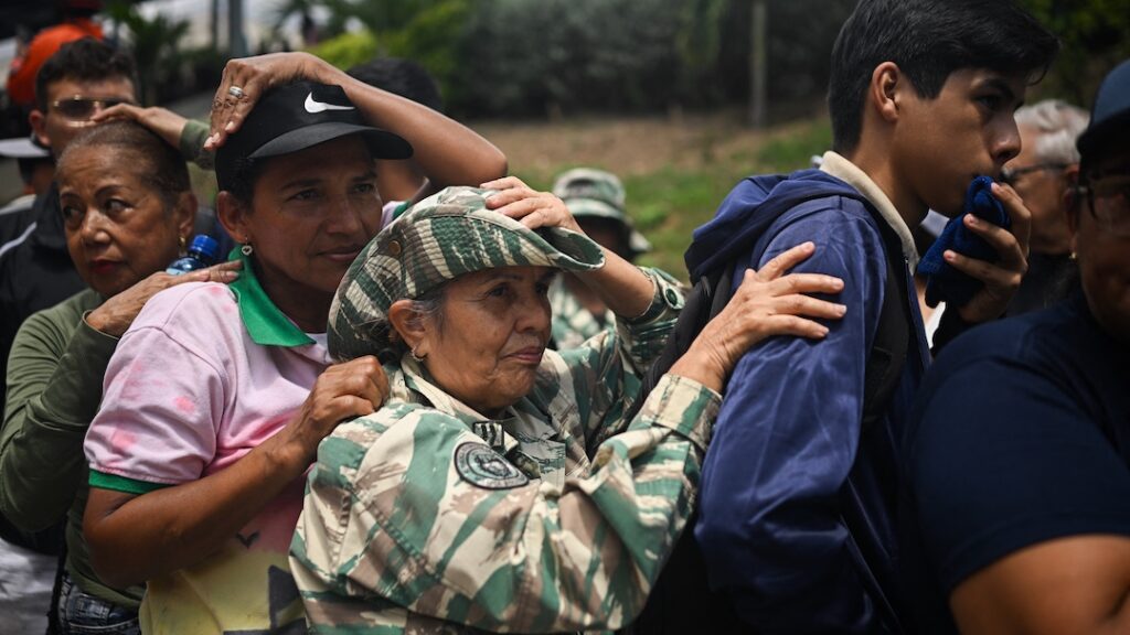 Diputados sandinistas oficializan la bandera del FSLN como símbolo patrio